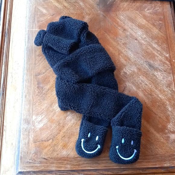 Hot Topic | Accessories | Cute Fuzzy Goth Smiley Face Hooded Scarf Euc ...
